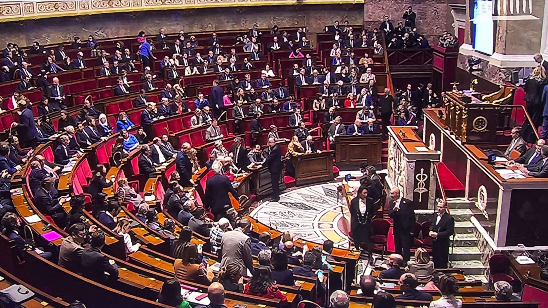 Macron affirme n'avoir "jamais envisagé" une nouvelle dissolution de l'Assemblée nationale