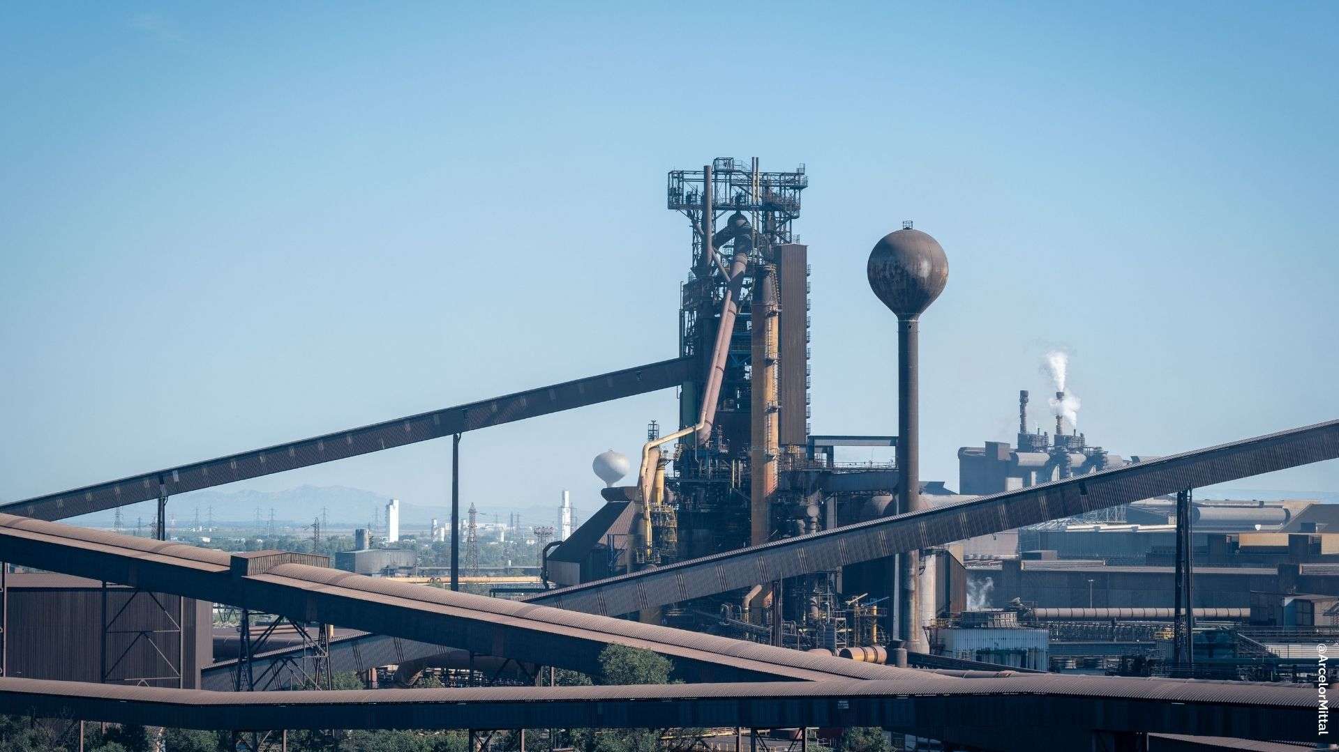 Incendie dans l'aciérie d'ArcelorMittal Fos : d'importants dégâts ...