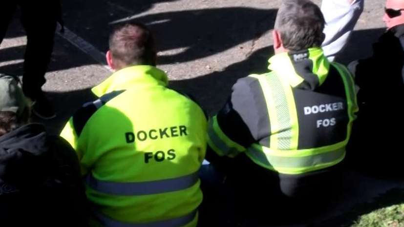 Manifestation des dockers à Marseille : "On ne veut pas mourir d'un cancer mais on ne veut pas ...
