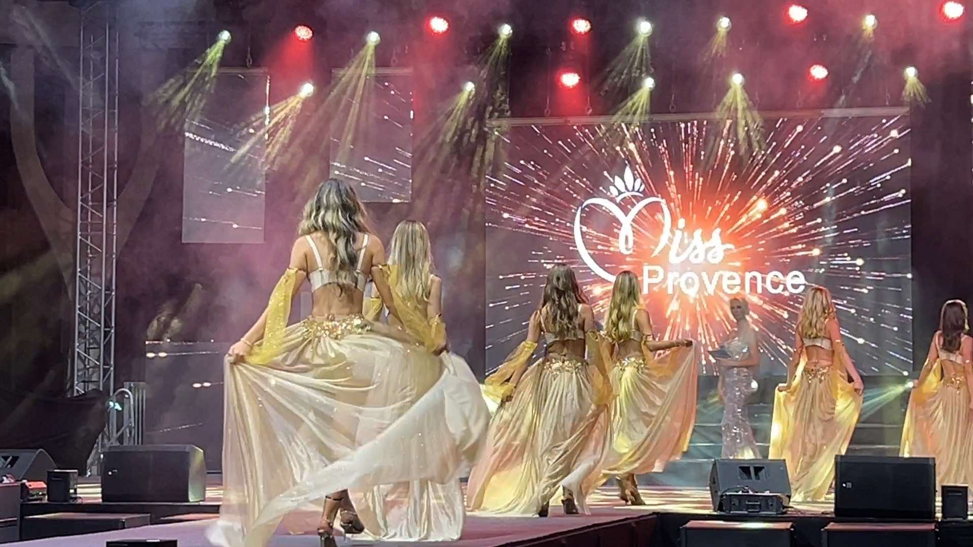 Elgranonan latina betty Jane approached me and my